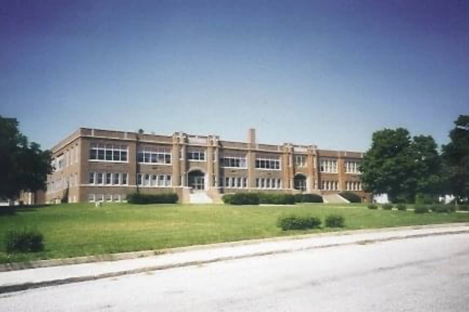 Graduates of Walnut High School invited to WHS Super Reunion – Shaw Local