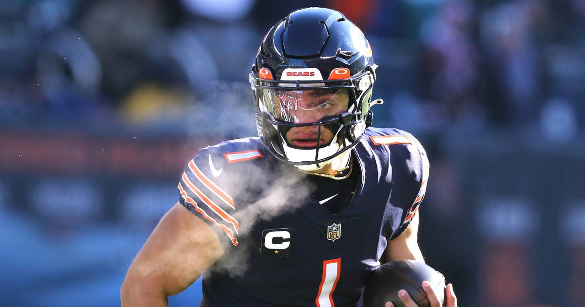 Justin Fields breaks Bears QB rushing record in 25-20 loss to Eagles ...