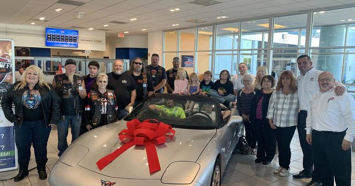 Couple wins Corvette from Gary Lang in McHenry Moose Lodge raffle ...