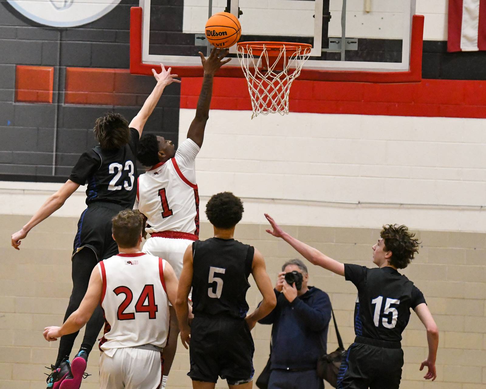 Glenbard East’s Keenan House pours in 19 in win over Riverside ...