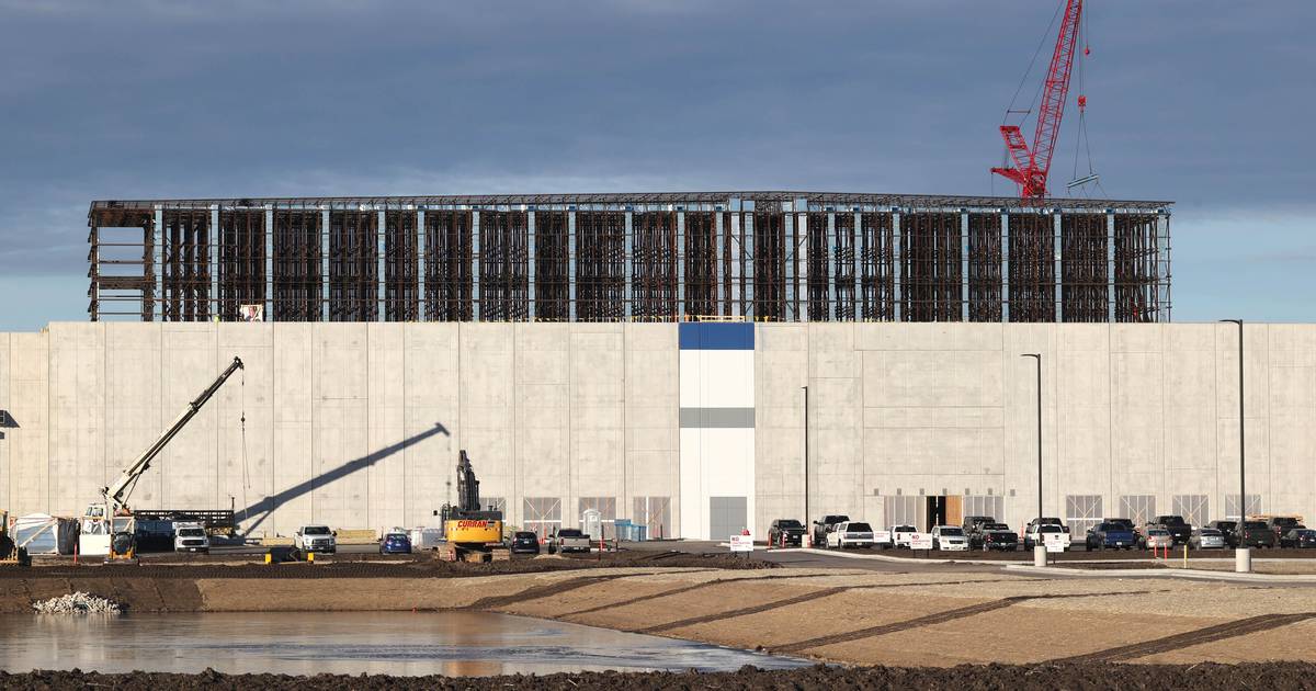 Photos: Work continues at site of Kraft Heinz Company distribution ...