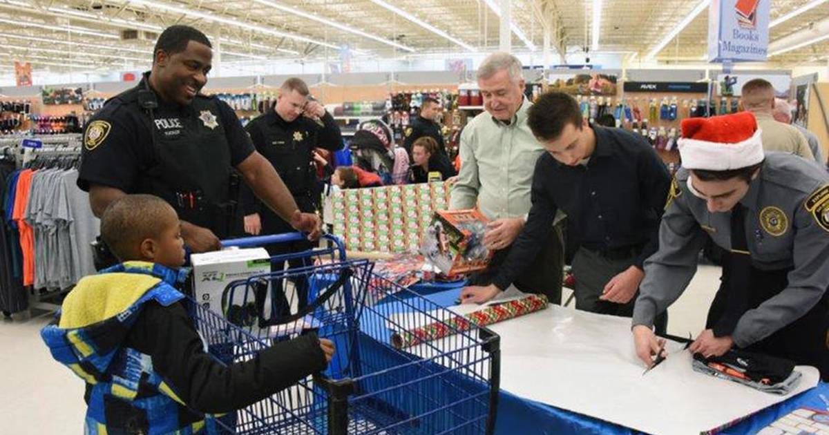 Bolingbrook Police, Meijer Store team up for 'Shop with a Cop' – Shaw Local