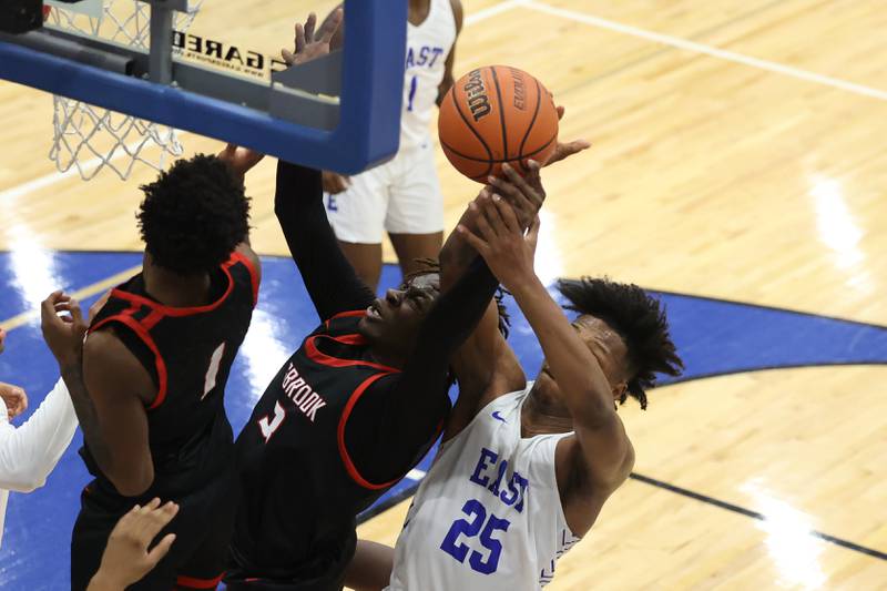 Photos: Bolingbrook vs. Lincoln-Way East Boys Basketball – Shaw Local