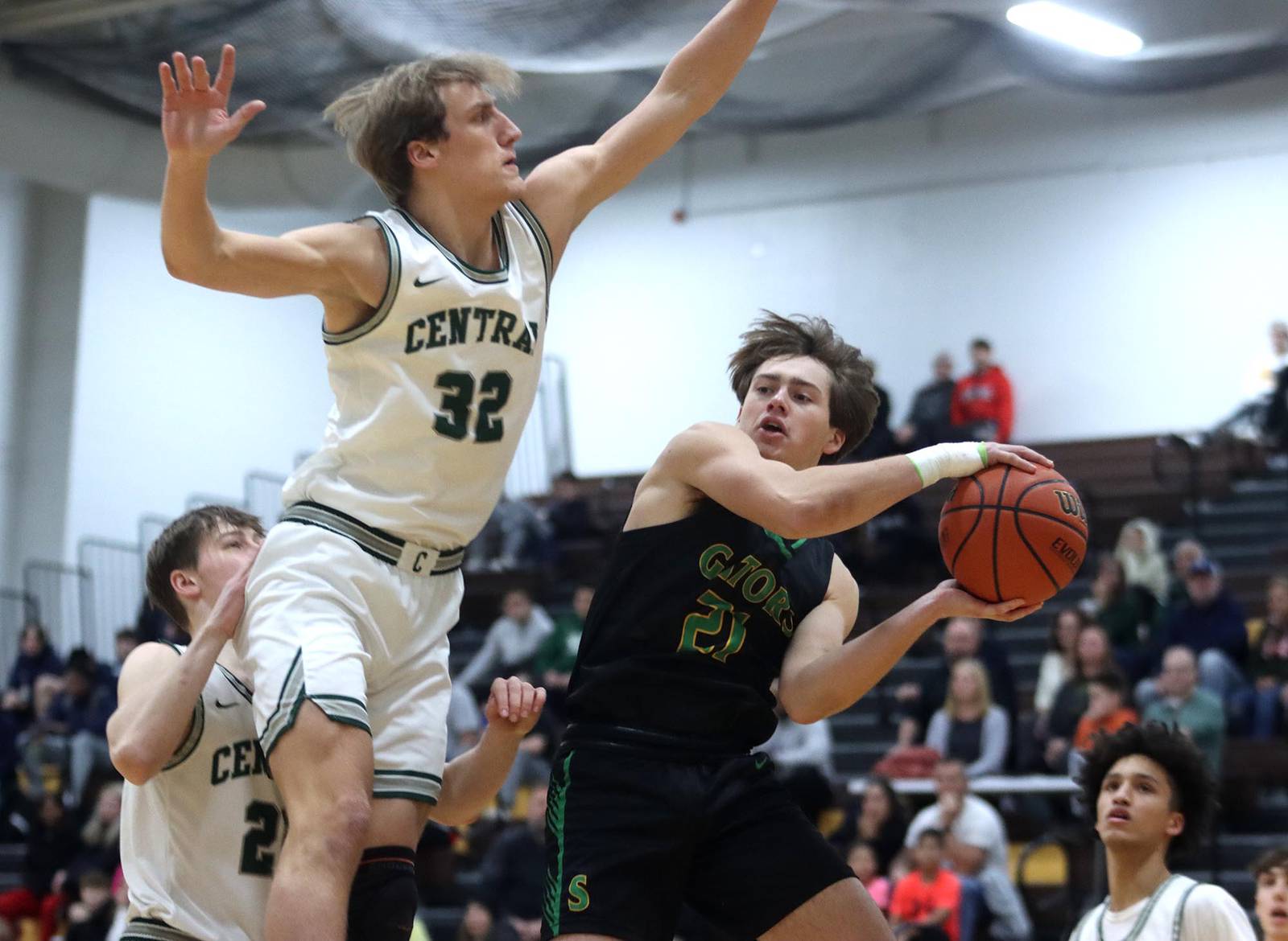 Boys basketball: Grayslake Central holds off Crystal Lake South for ...