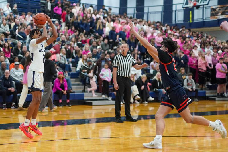 Photos: Oswego East vs. Oswego in boys basketball – Shaw Local