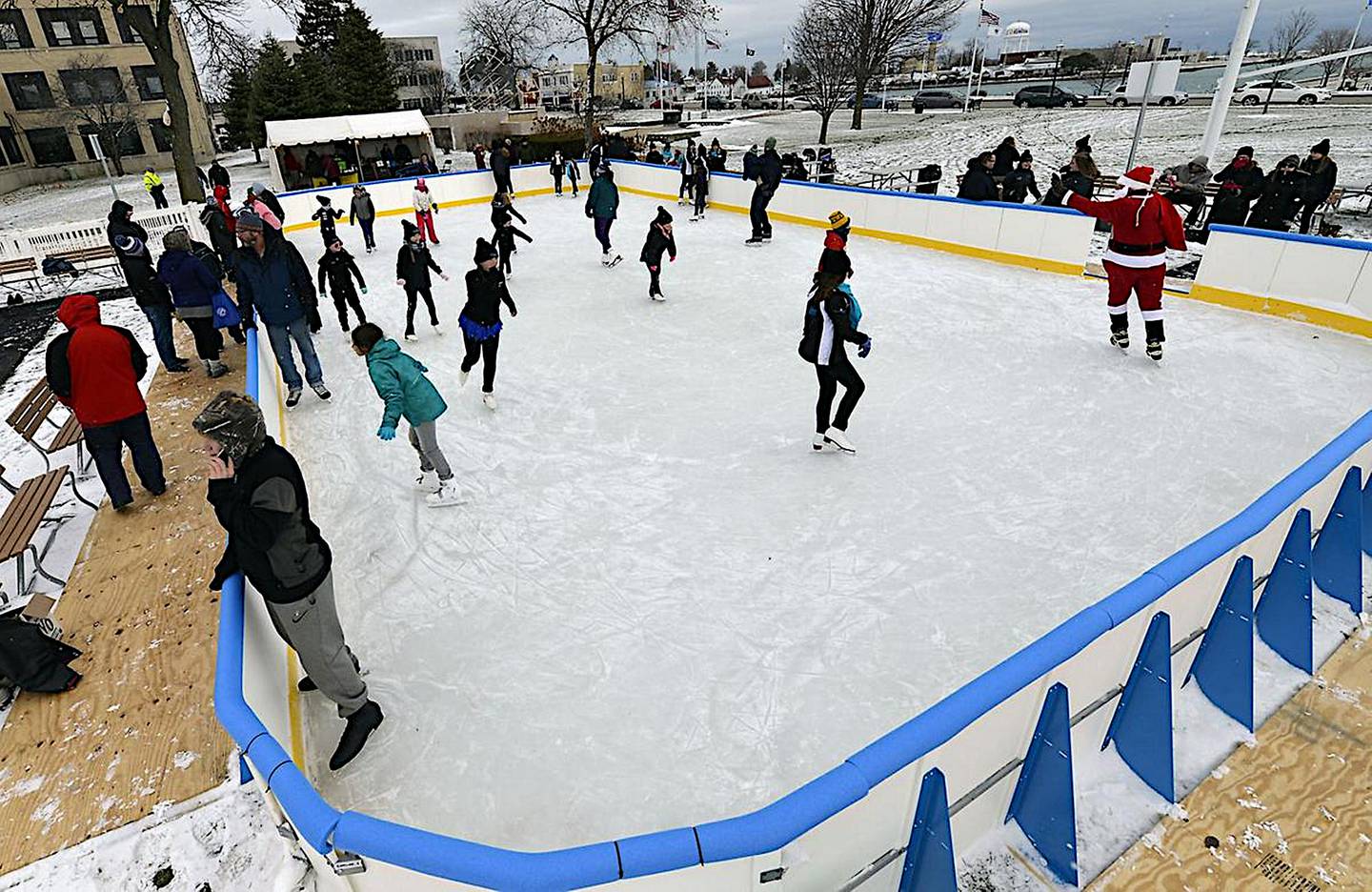 Morris City Council approves ice skating rink – Shaw Local