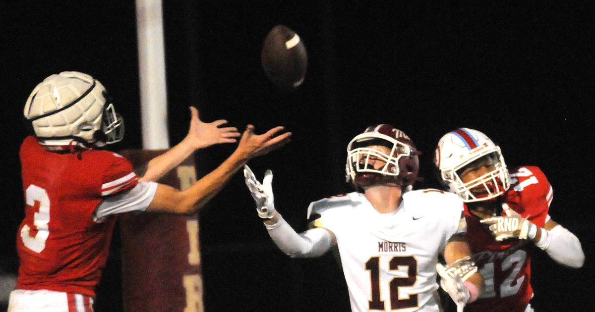 Photos: Morris football dominates Ottawa with 48-0 shutout victory ...