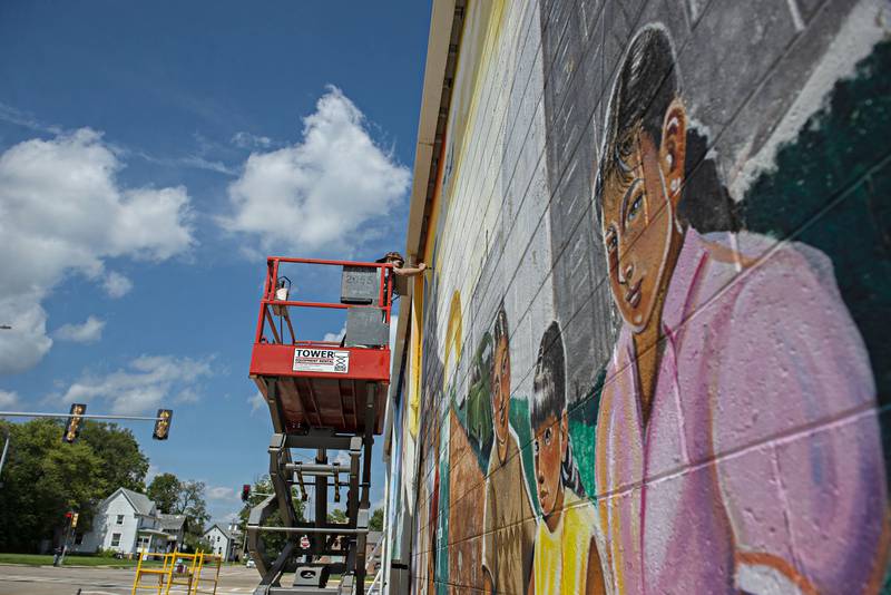 Photos: Reception for mural artist – Shaw Local