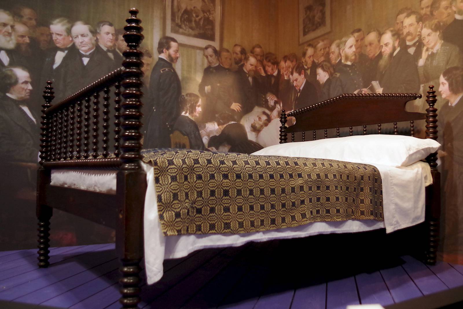 New Lincoln museum exhibit has bed where he died – Shaw Local