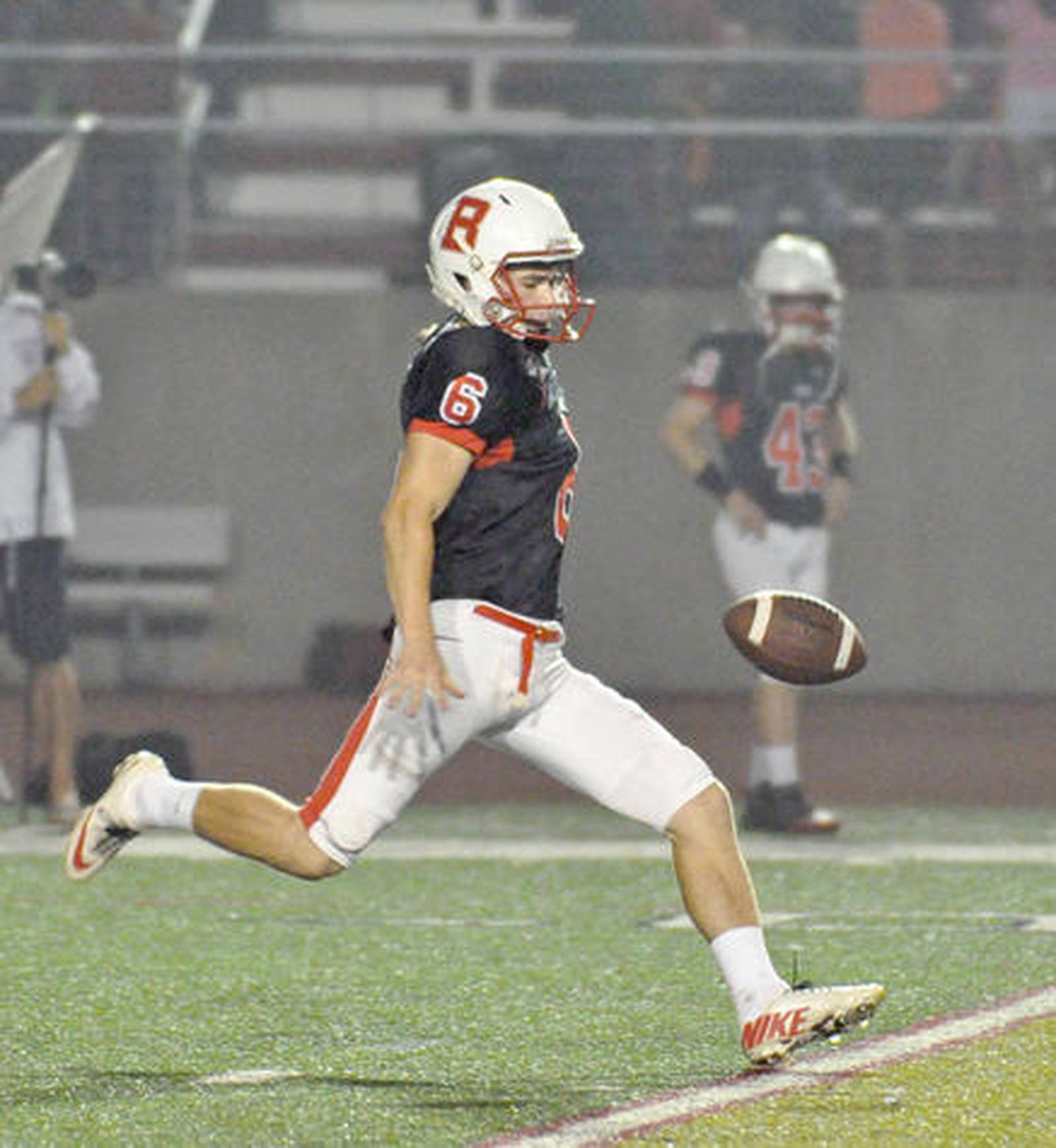 Benet’s Duvic breaks father’s school record – Shaw Local