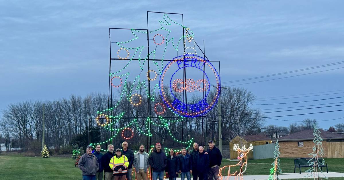 Peru CSO unveils lighted ‘special’ holiday display at roundabout – Shaw ...