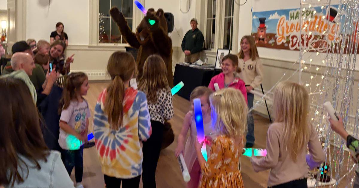 Woodstock Willie pops up in town as Groundhog Days kick off – Shaw Local