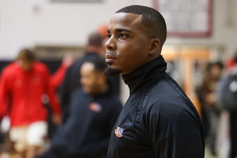 Photos: Oswego East vs. Bolingbrook Boys Basketball – Shaw Local