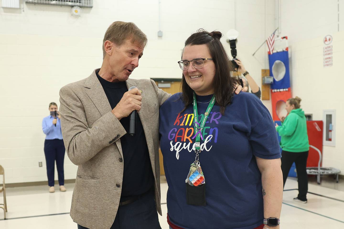 Plainfield teacher surprised as Golden Apple winner – Shaw Local