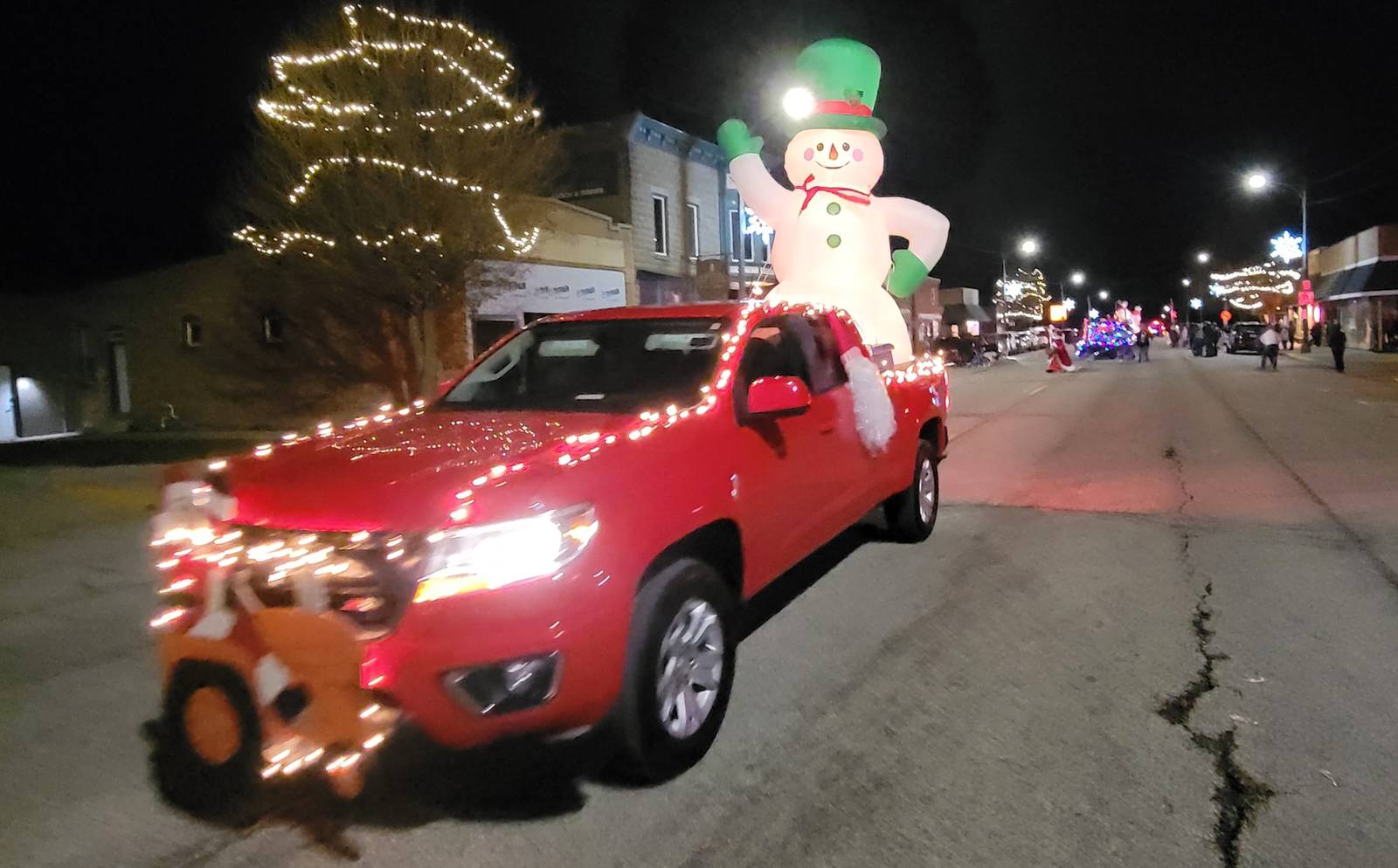 Photo: Ladd celebrates season with Lighted Snowman parade – Shaw Local