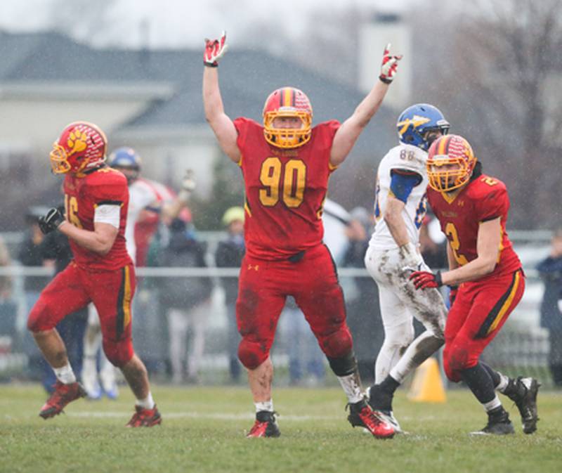 Batavia football tops Lake Forest, on to 6A state semis – Shaw Local