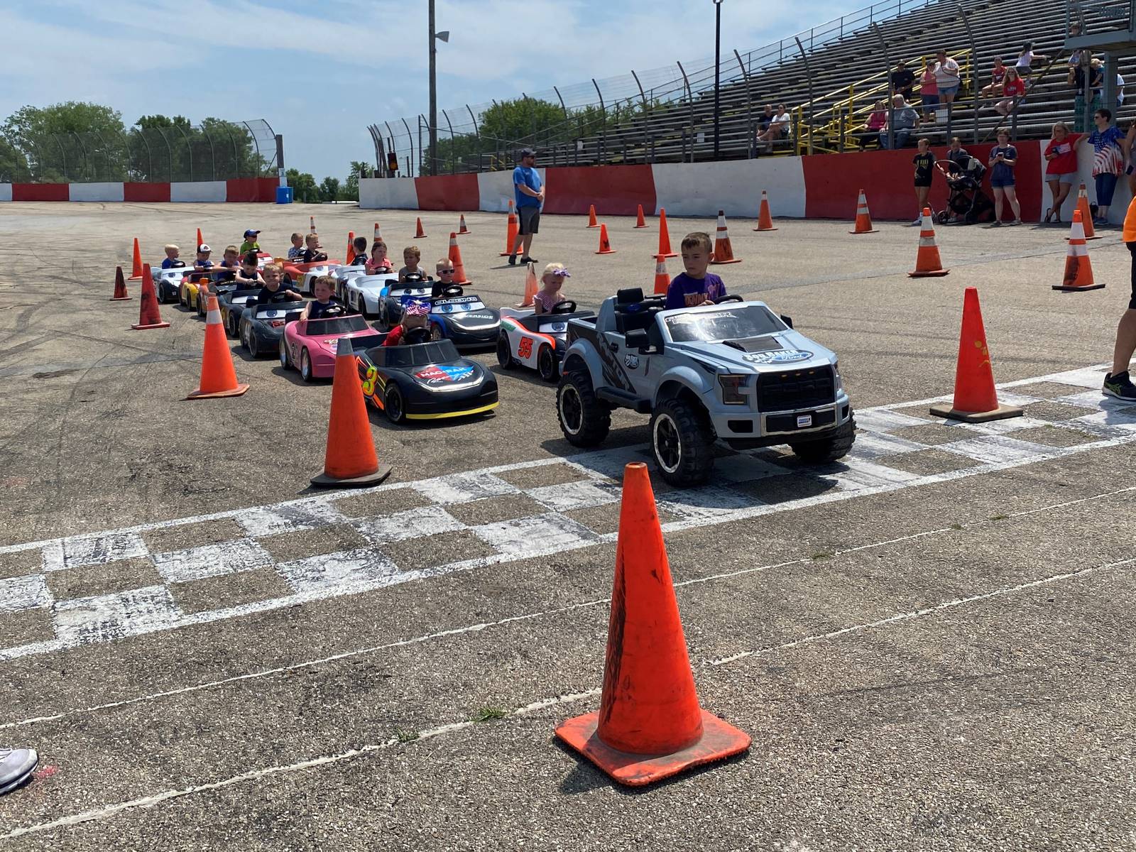 Photos: Kids race on Power Wheels on the Grundy County Speedway – Shaw ...