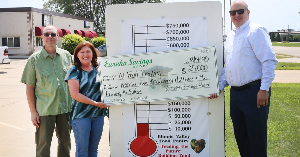 Eureka Savings Bank donates $25,000 to Illinois Valley Food Pantry ...