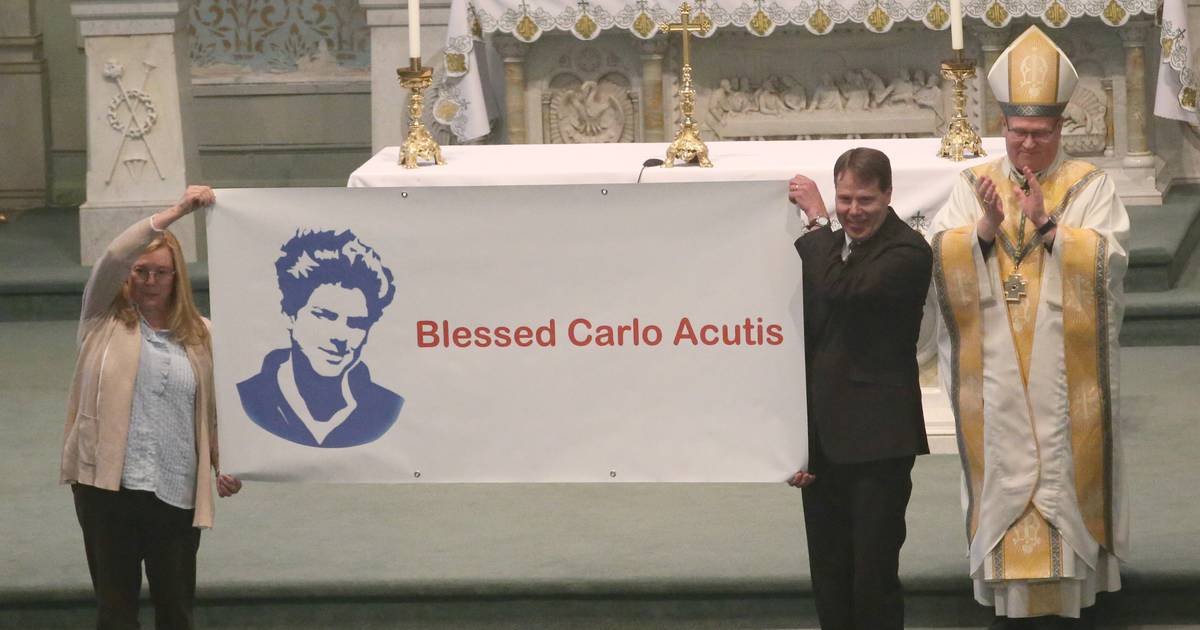 Photos: Bishop Louis Tylka gives Mass in La Salle to students/renames ...