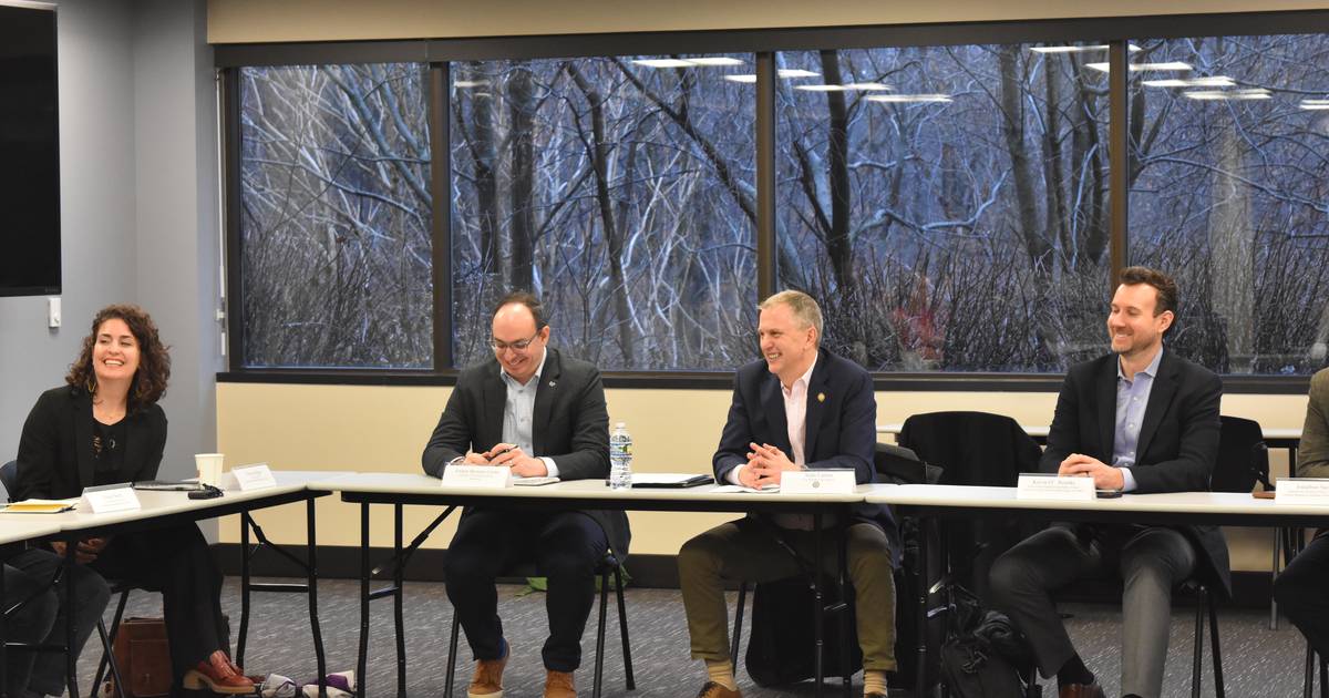 Rep. Casten says future of clean energy at risk under Trump ...