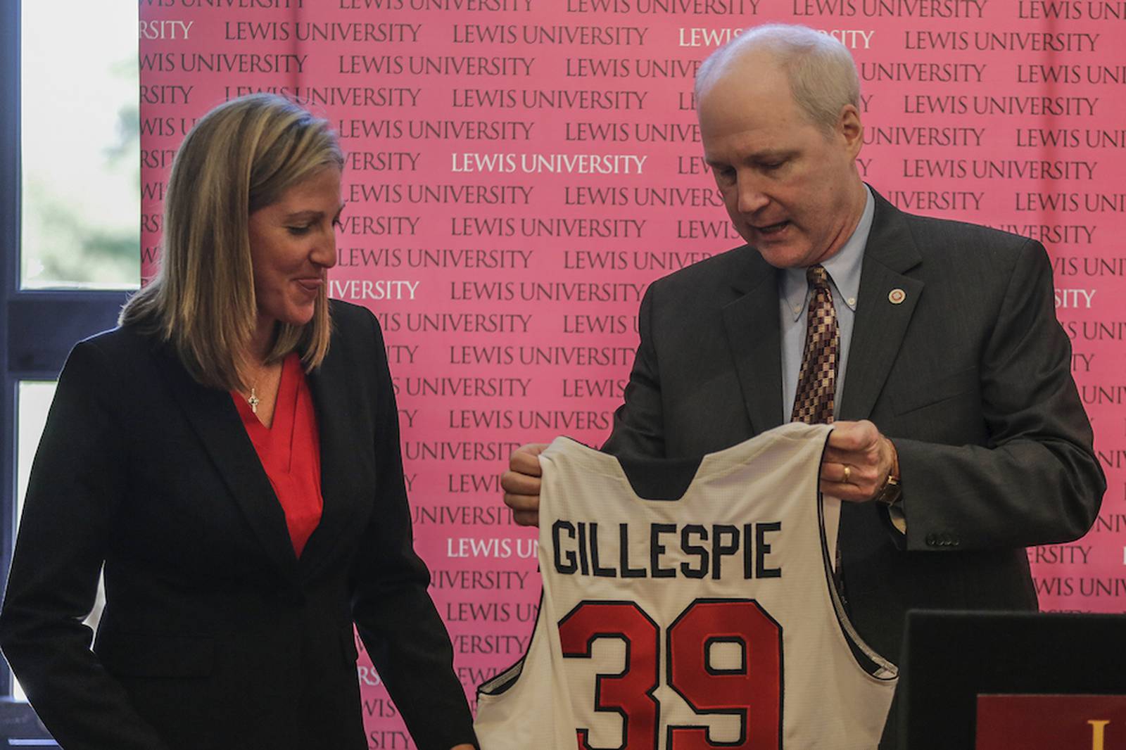 Kristen Gillespie named Lewis women's basketball coach – Shaw Local