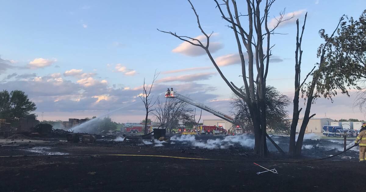 Firefighter taken to hospital after battling Mendota pallet fire – Shaw ...