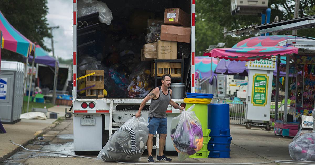 Photos: Petunia Fest carnival readies for opening – Shaw Local
