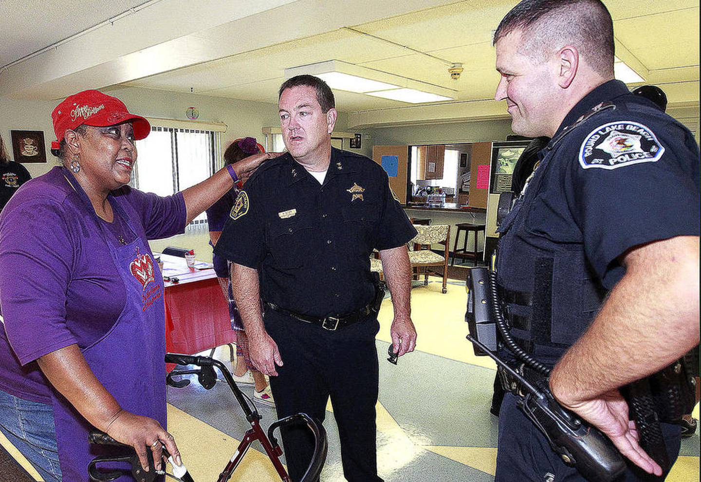 Senior shows her appreciation for Round Lake Beach police and ...