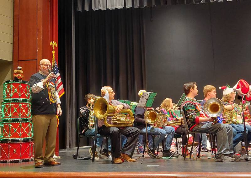 Photos: TUBACHRISTMAS entertains Hall High School crowd – Shaw Local