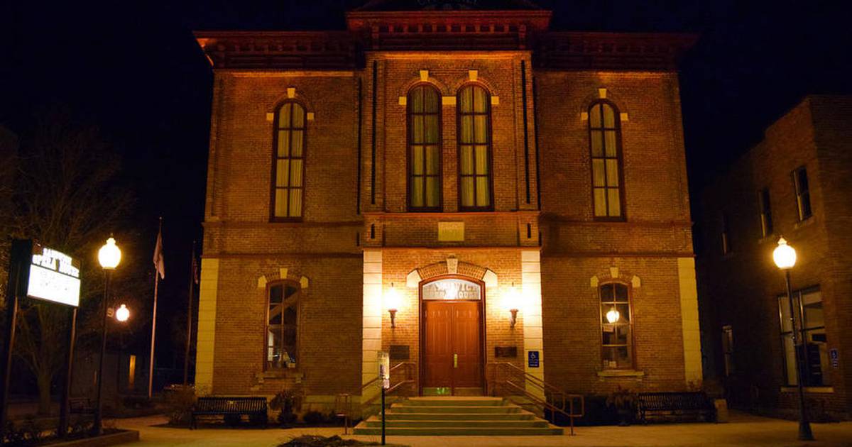 Drag show to go on next month at Sandwich Opera House despite some ...