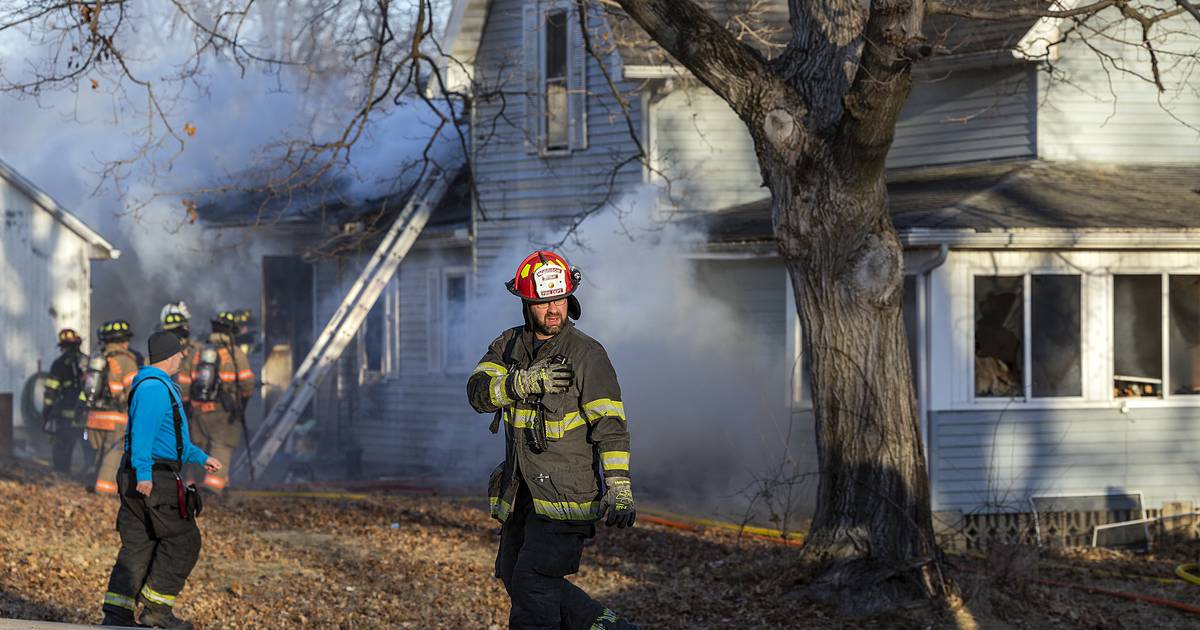 Photos: Sterling firefighters battle structure fire in Emerson – Shaw Local