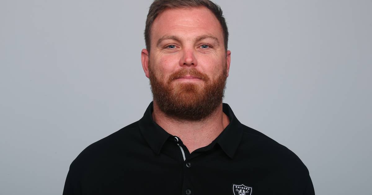 Bears add former Raiders assistant Travis Smith as defensive line coach ...