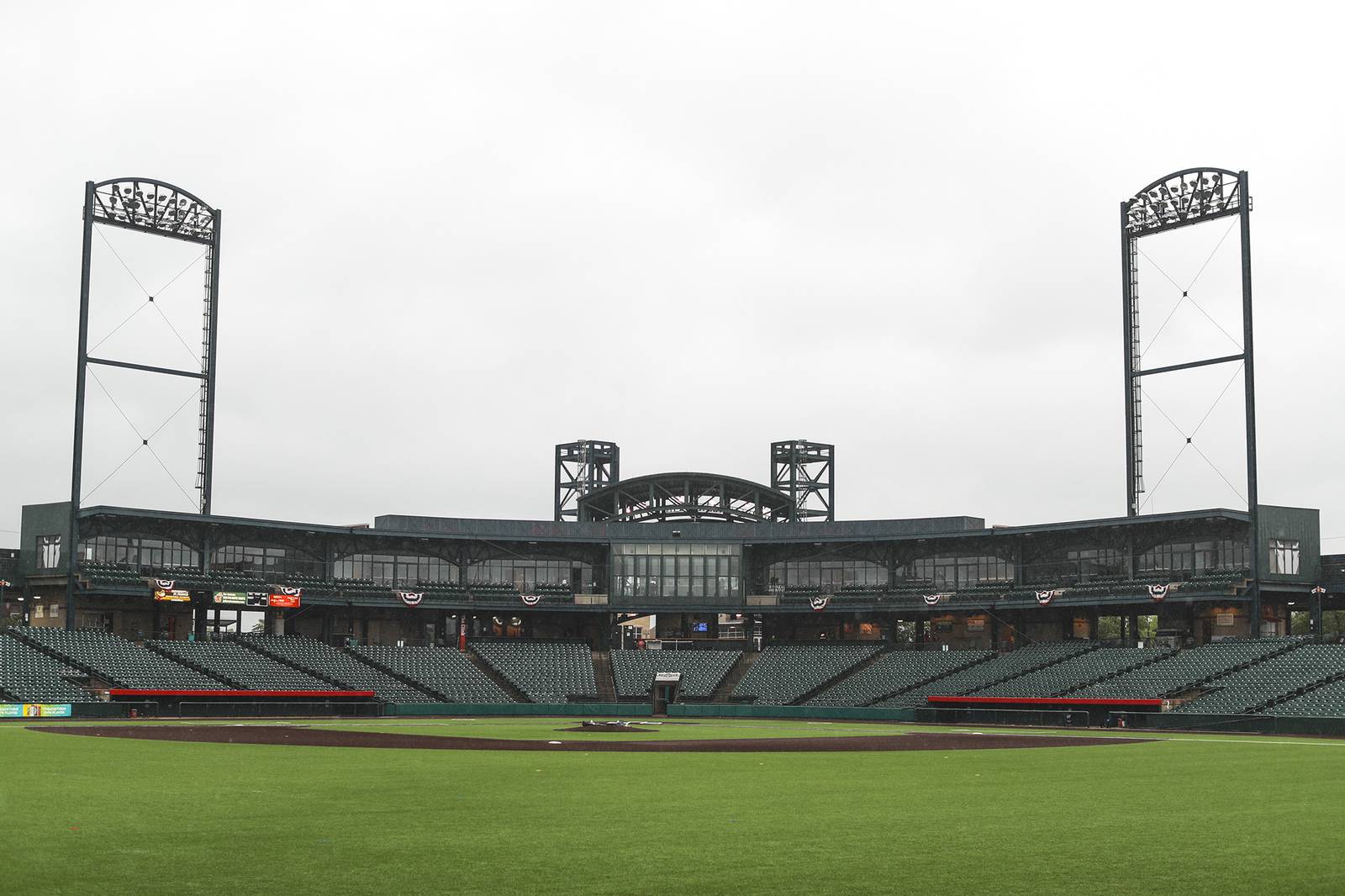 Joliet Slammers’ home opener defies rainy weather – Shaw Local
