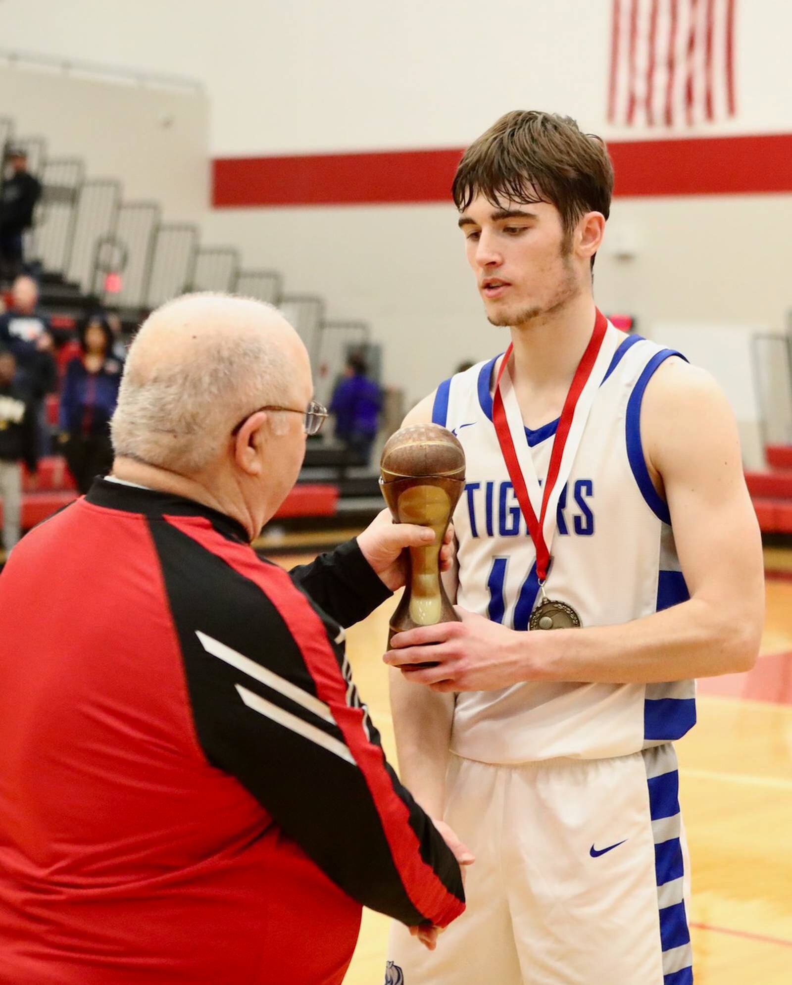 Basketball Notebook: Grady Thompson repeats as Colmone MVP – Shaw Local