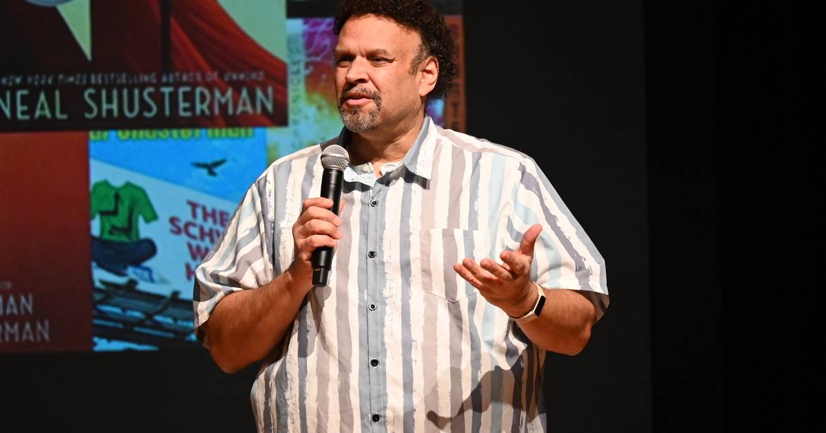 Award winning, bestselling author Neal Shusterman visits Coal City High ...