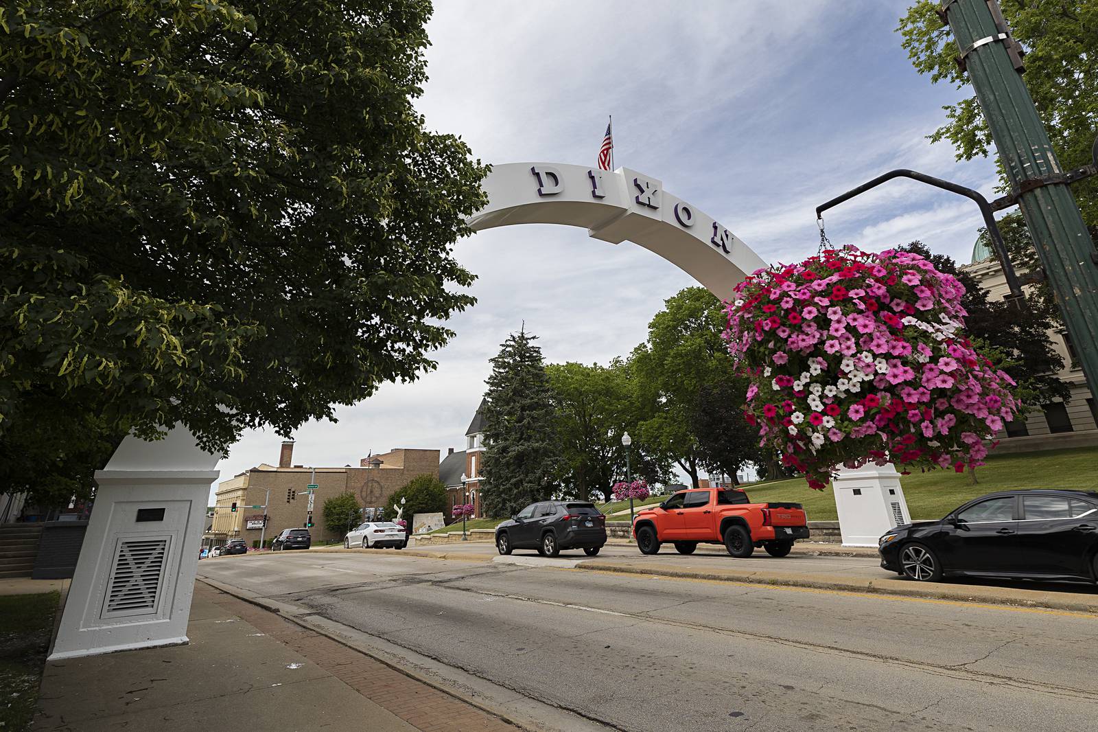 Dixon Arch face-lift complete in time for Petunia Fest – Shaw Local