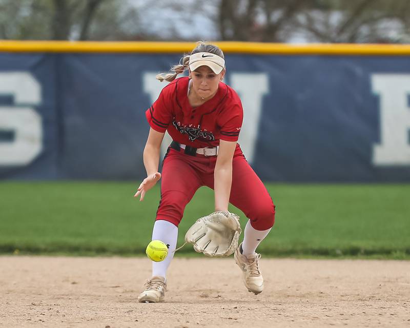 Photos: Oswego East vs. Yorkville varsity softball – Shaw Local
