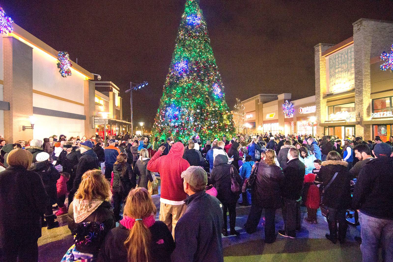 The Promenade Bolingbrook kicking off the holidays on Saturday – Shaw Local