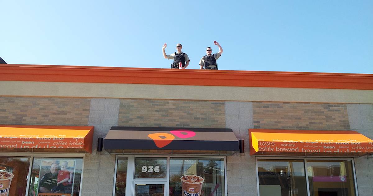 Elmhurst cops stake out Dunkin' Donuts – Shaw Local