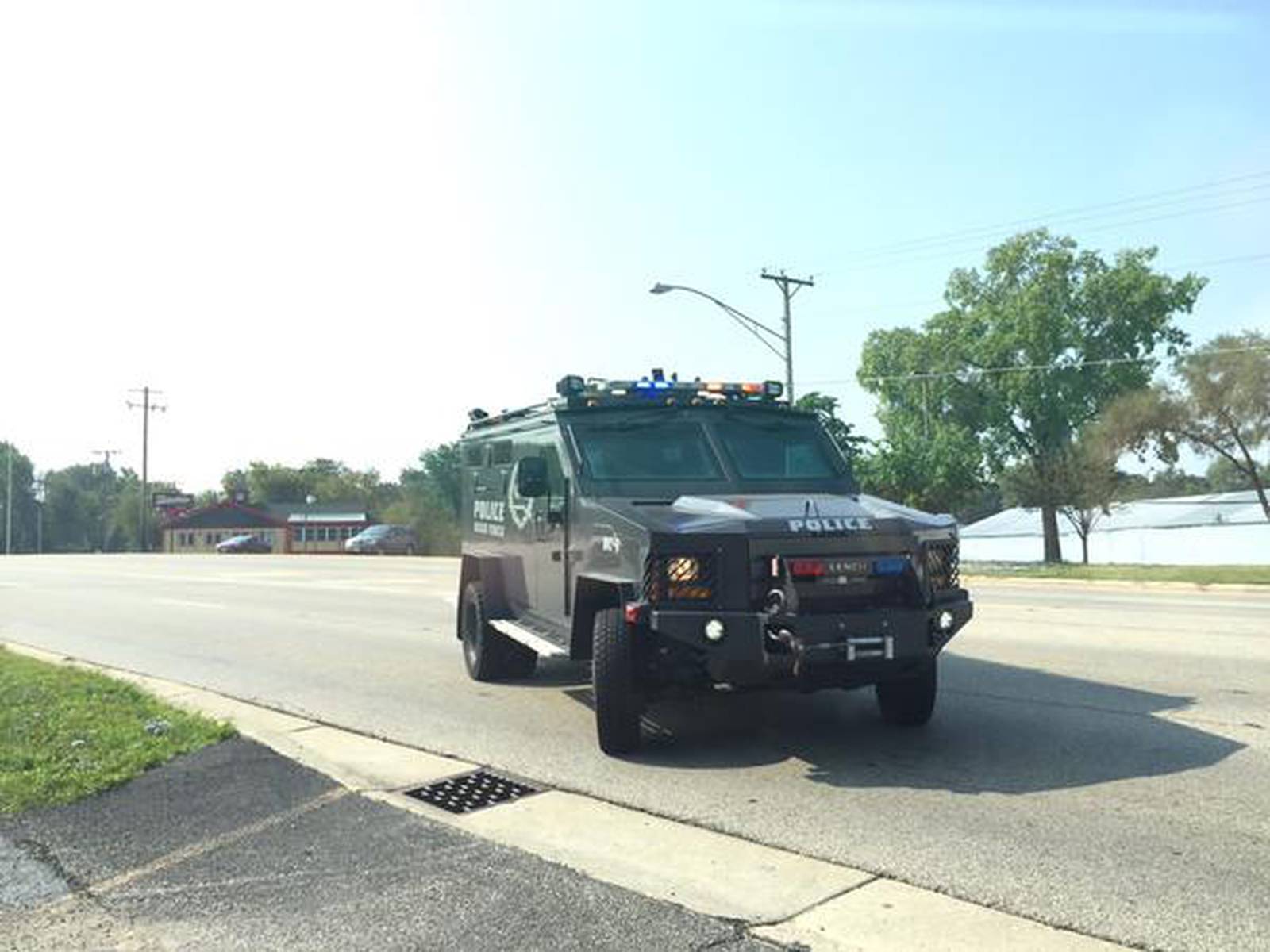 Fox Lake police officer shot, killed; manhunt underway – Shaw Local