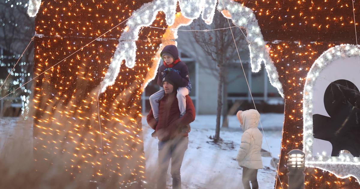 Photos: New Lenox Christmas in the Commons – Shaw Local