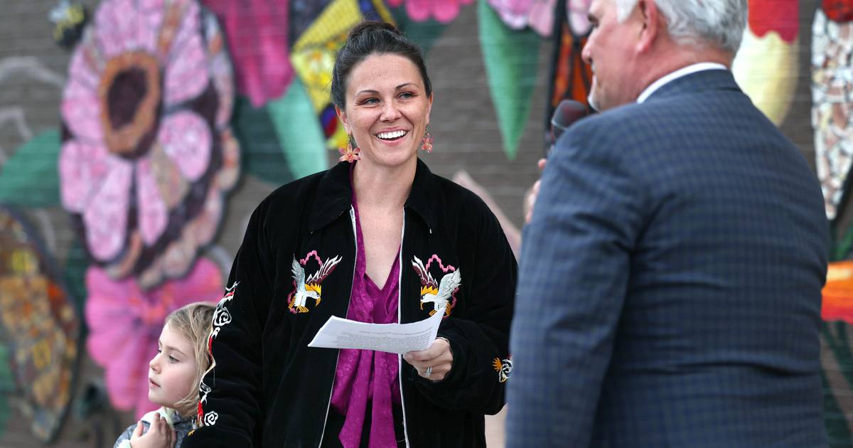 Photos: DeKalb unveils new mural on City Hall – Shaw Local