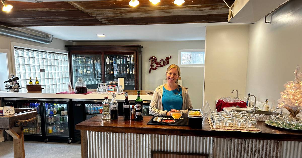 ‘12 Cocktails of Christmas’ celebrates holiday drinks, music – Shaw Local