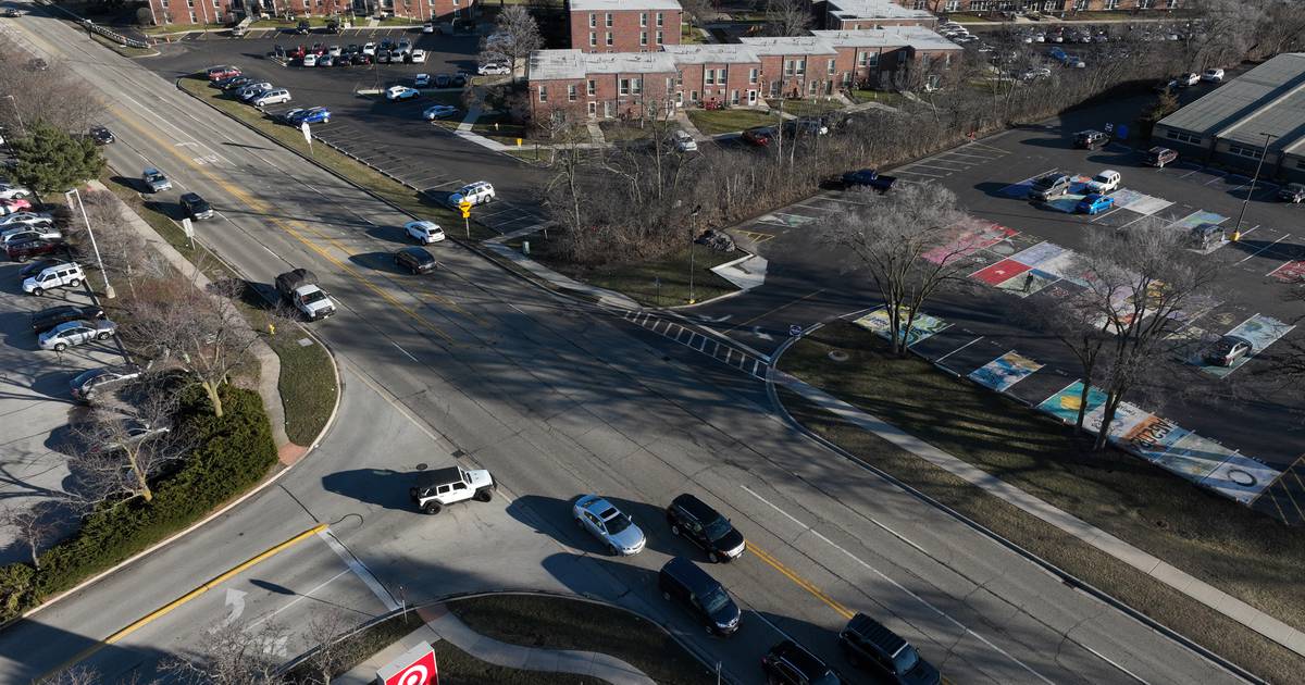Traffic signal at perilous Wheaton crossing gets green light – Shaw Local