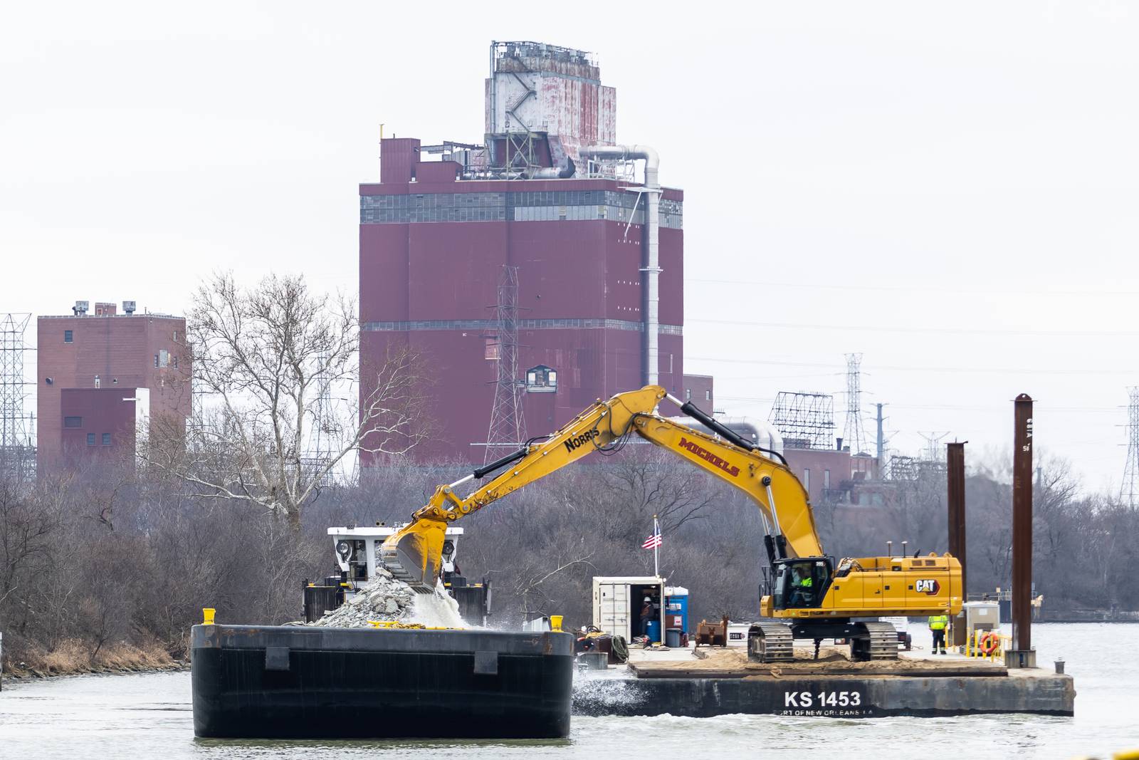 Anti-carp project at Brandon Road Lock near Joliet part of Trump ...
