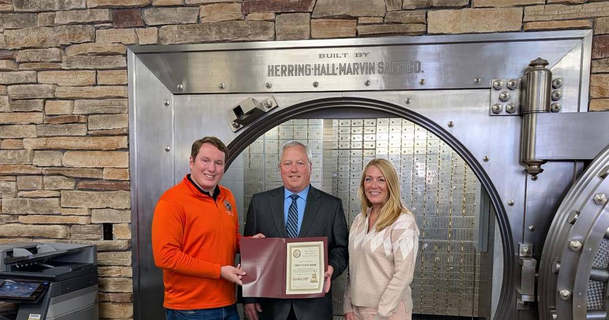 Rep. Fritts honors Mendota’s First State Bank for October Local ...