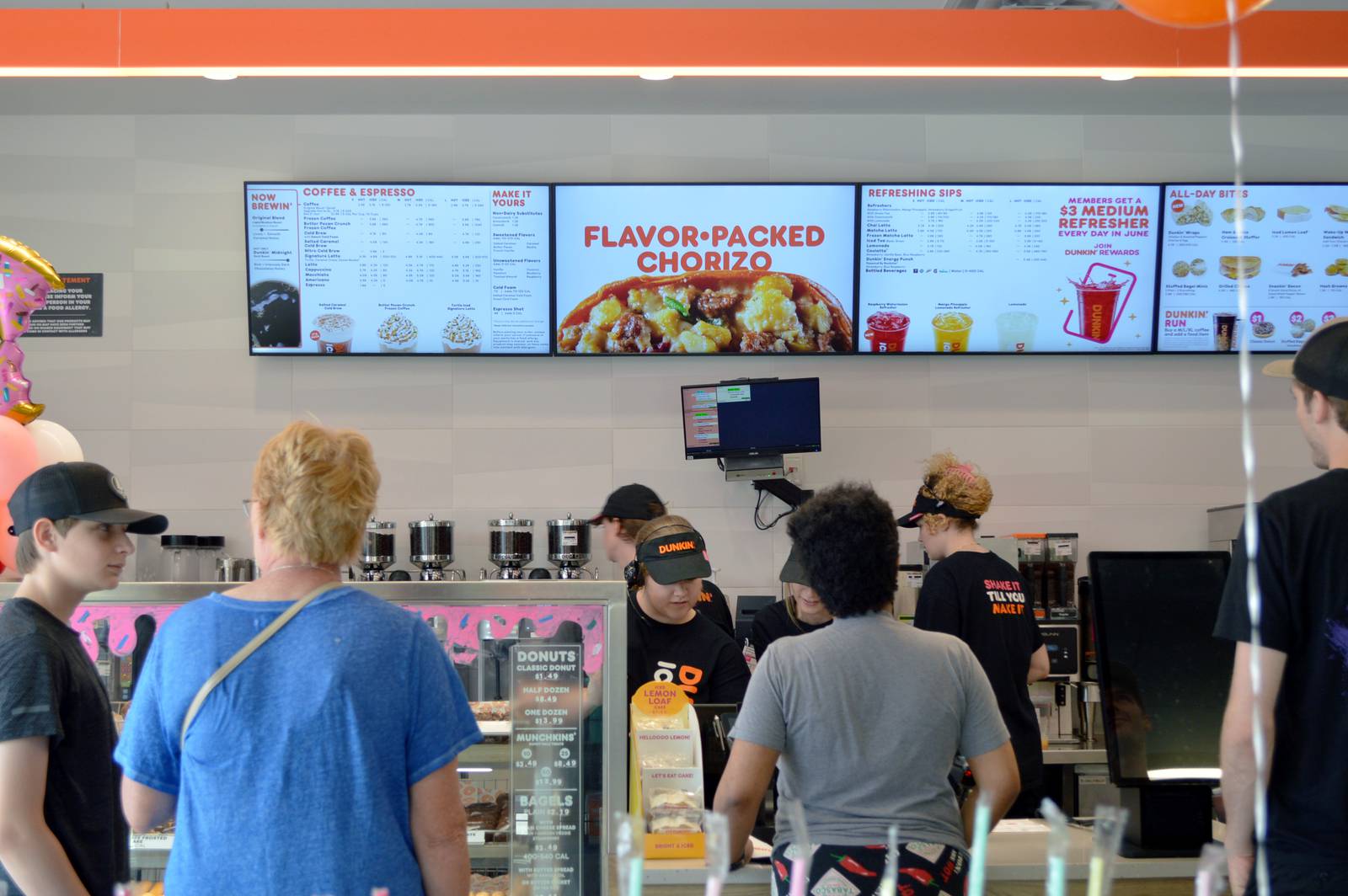 Doughnuts and dogs: Dunkin’ celebrates six months in Dixon – Shaw Local