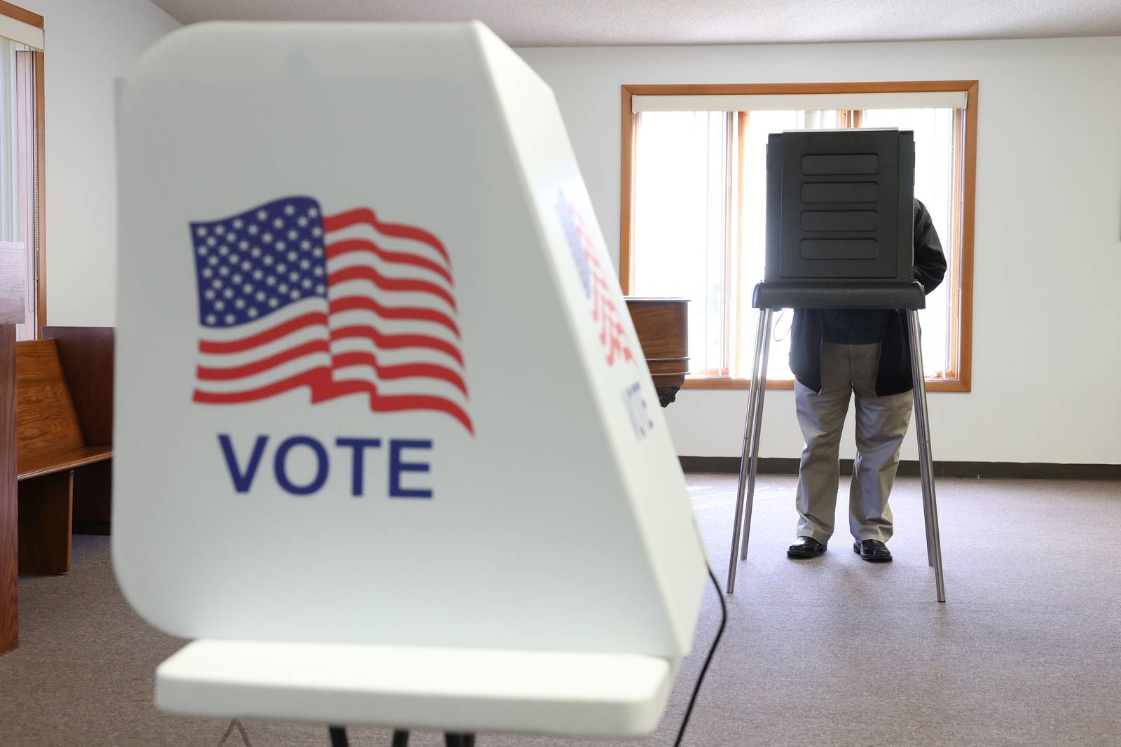 Voters hit the polls – Shaw Local