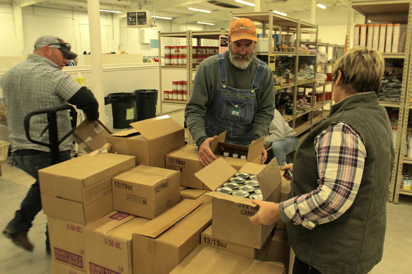 Stott Contracting LLC helps to fill We Care pantry – Shaw Local