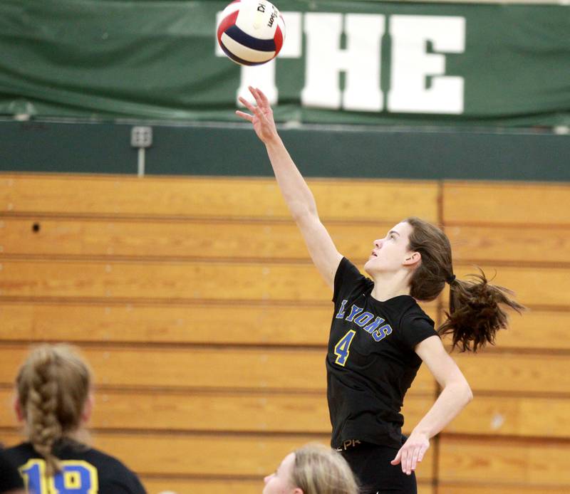 Photos: Glenbard West tops Lyons Township in girls volleyball – Shaw Local